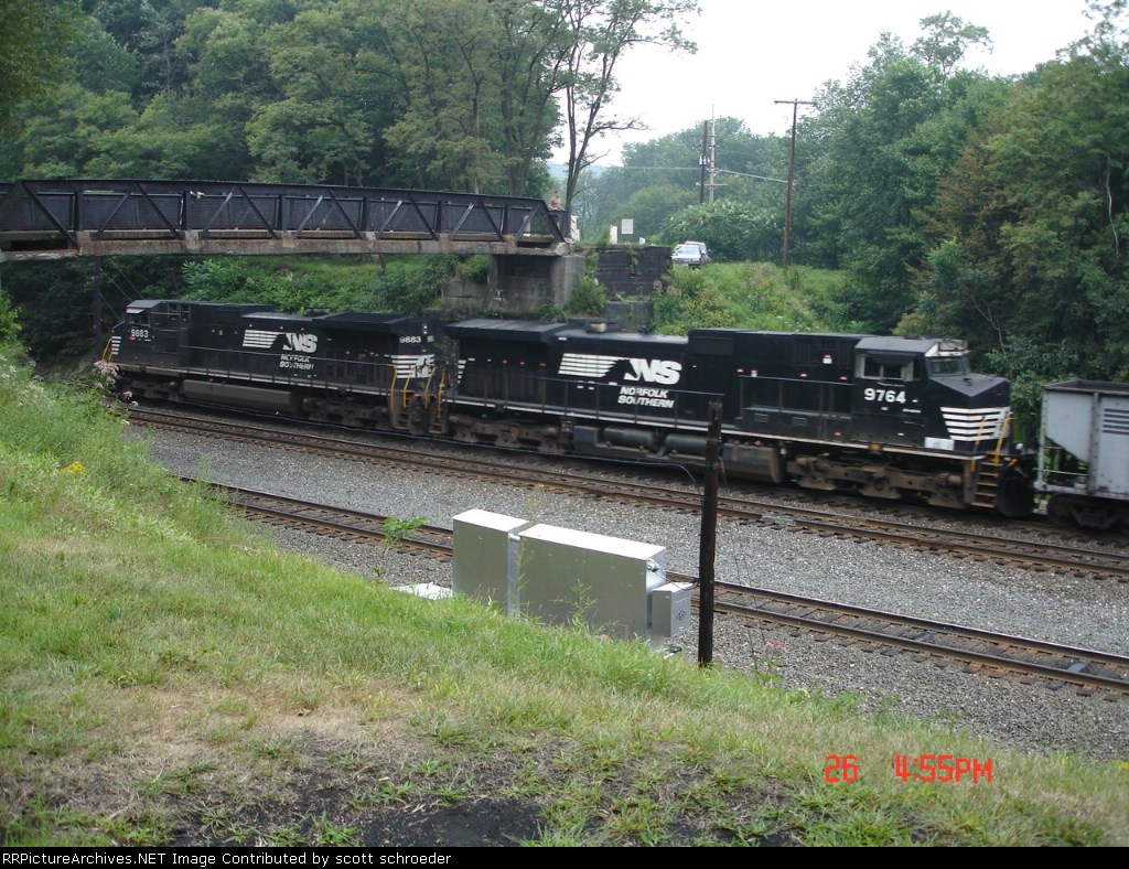 A pair of C40-9W's lead NS 501 EB under the Cassandra Overlook Bridge